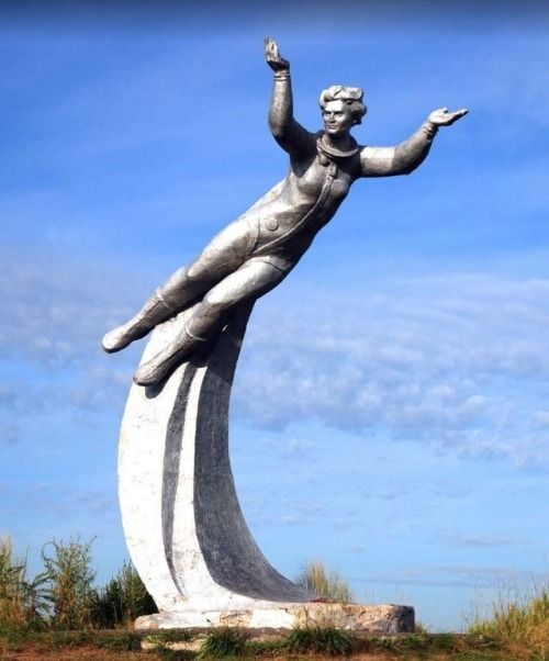 Monumentos inspirados en la MUJER - nosotros-los-arquitectos