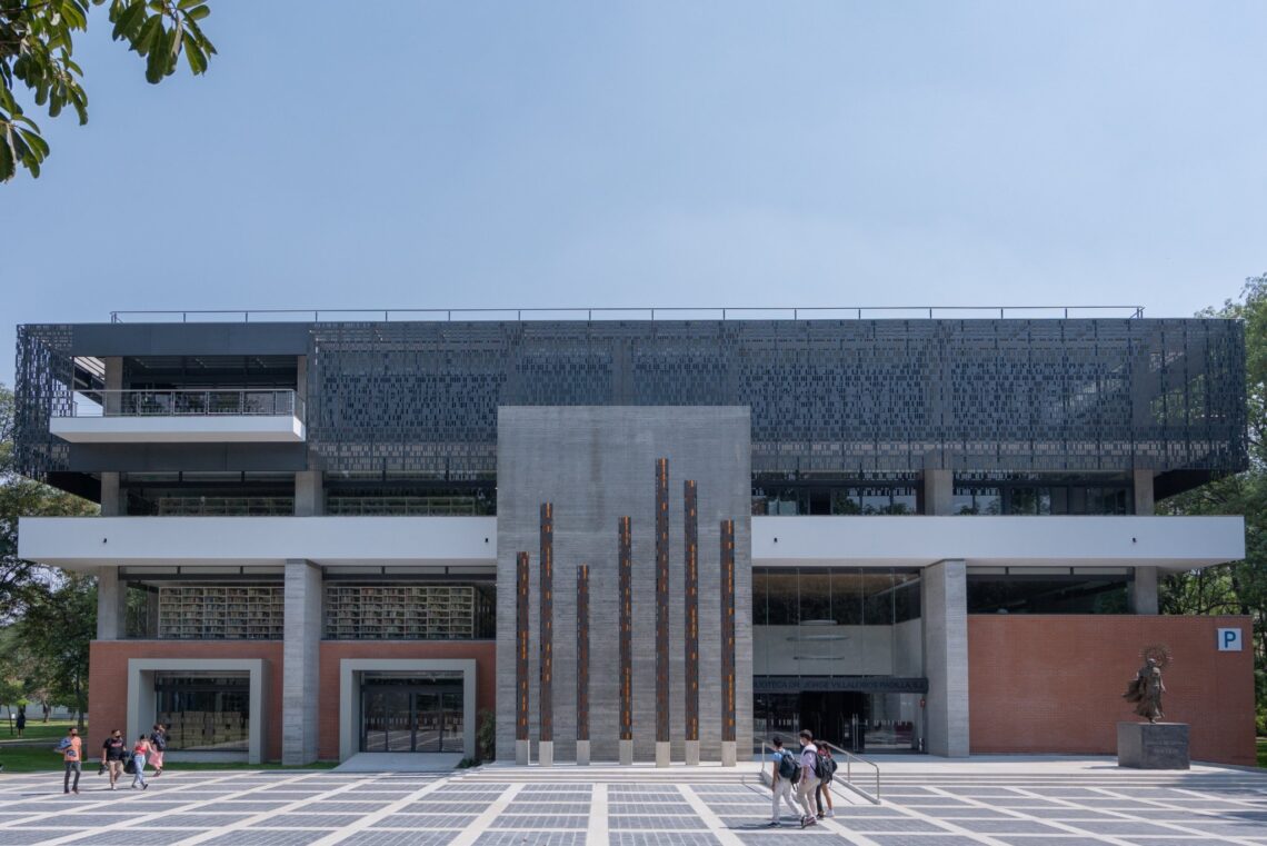 Biblioteca del ITESO en Guadalajara ofrece un espacio apropiado para ...